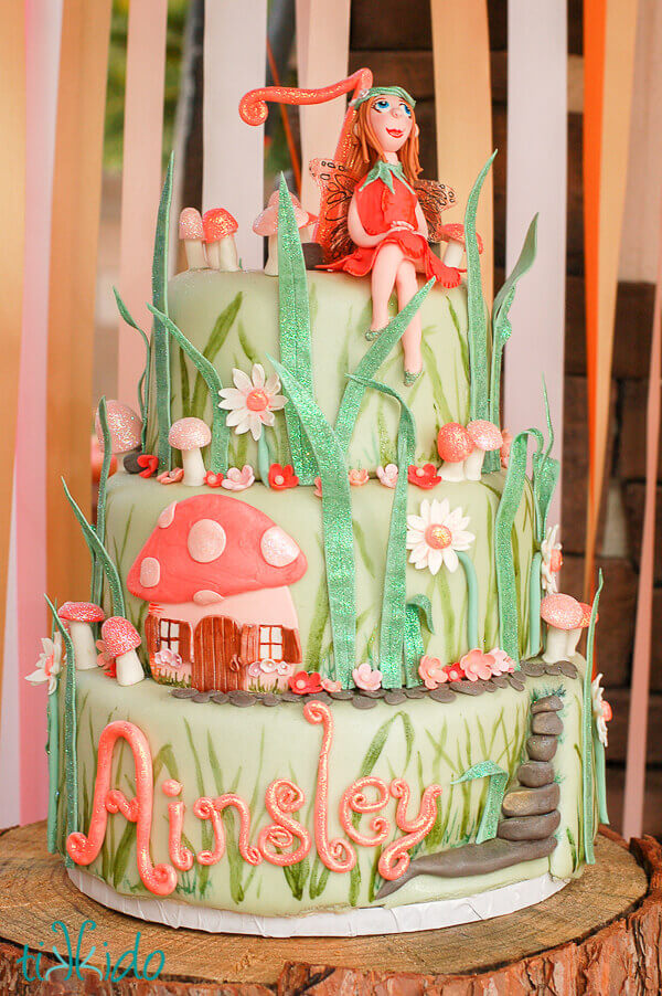 Sparkly Toadstool Tutorial for Cake Decorating | Tikkido.com